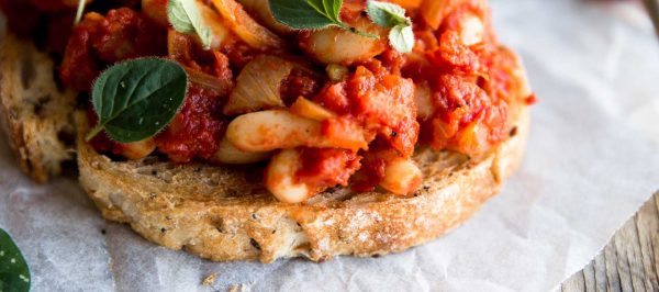 Quick & Easy Baked Beans in tomato sauce recipe | Mutti